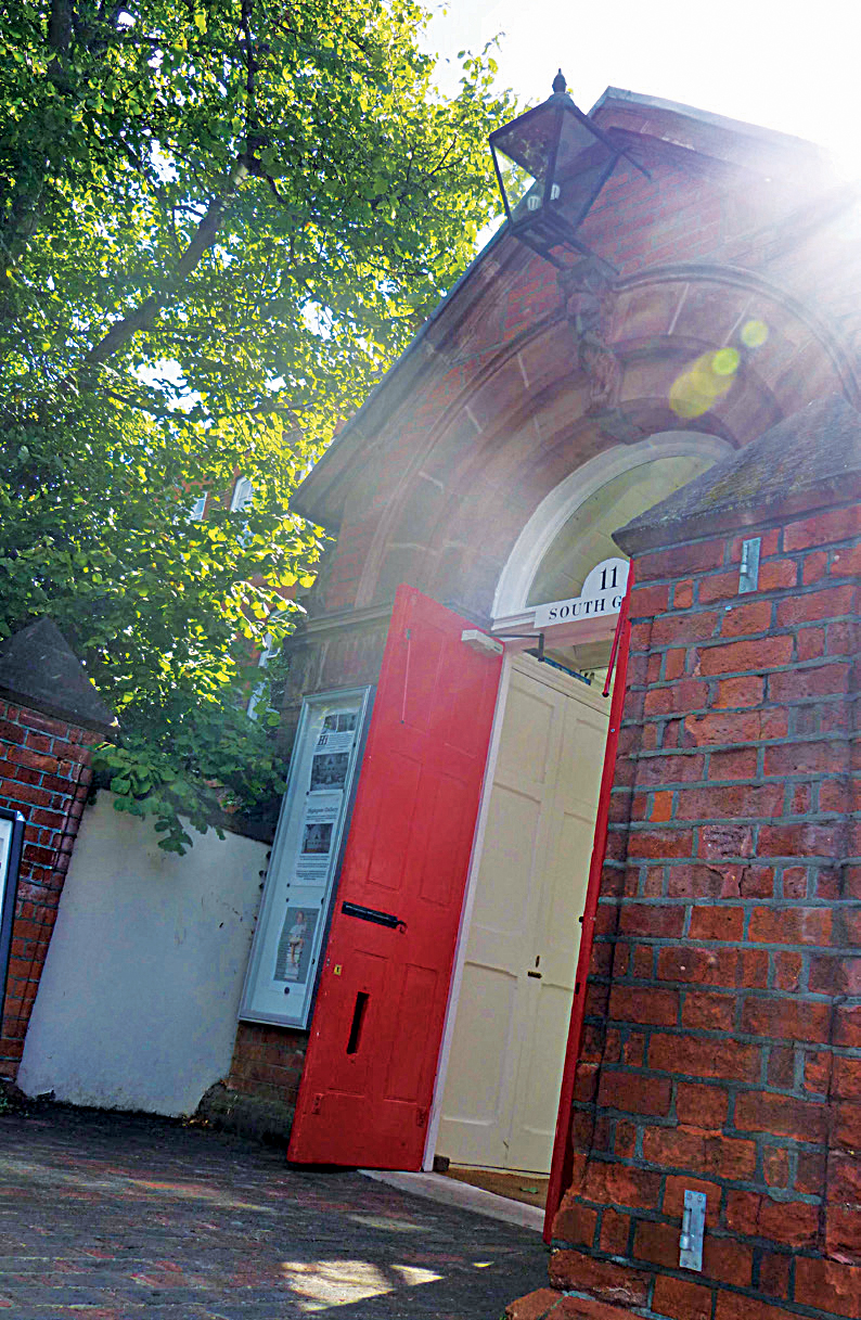 The Phantom Chicken of London: Tastes Like Spooky! - Backyard Poultry